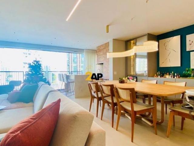 Apartamento a venda em Moema, 3 suítes, 2 vagas com 149m²