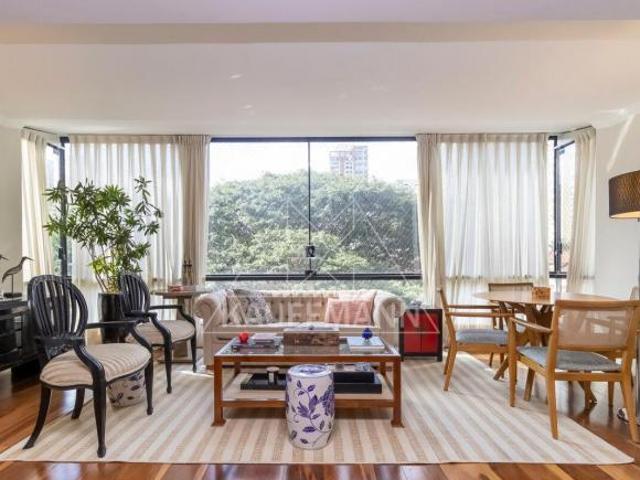 Apartamento à Venda em Moema 3 Suítes 4 Vagas 306m² de Área Útil