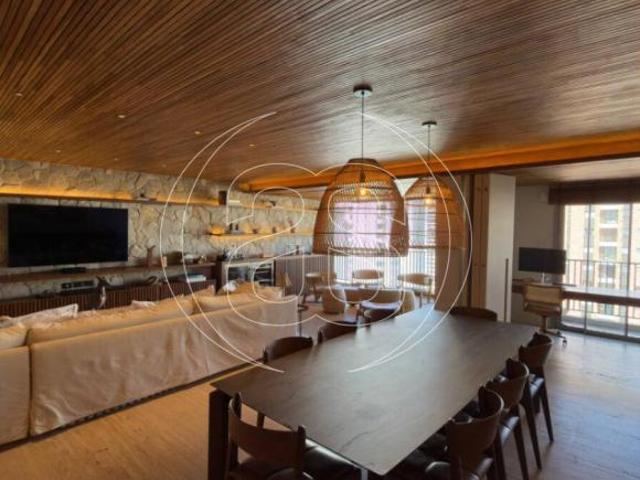 APARTAMENTO À VENDA EM MOEMA