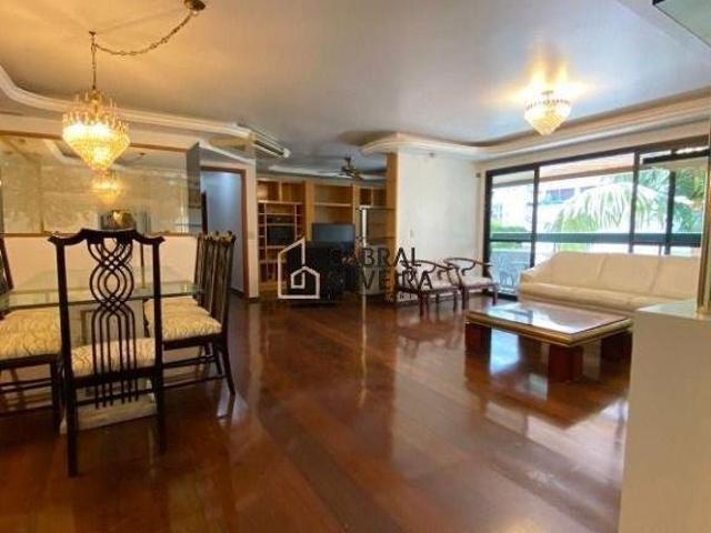 Apartamento à venda em Moema