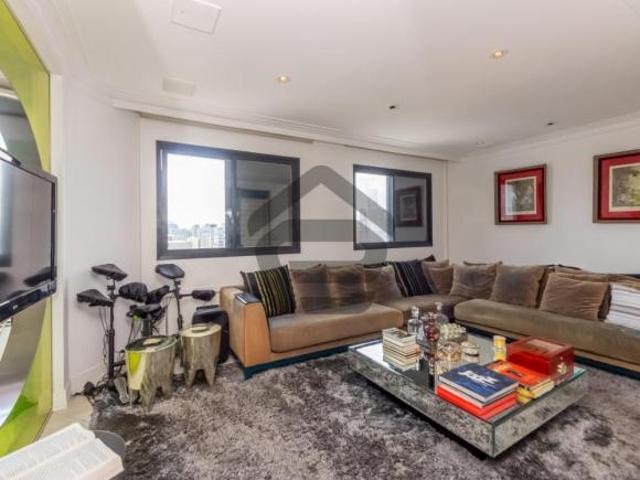 Apartamento à Venda em Moema