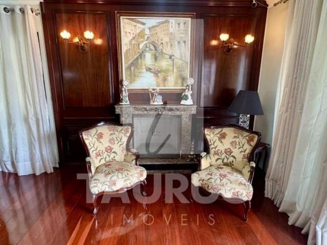 Apartamento à venda em Moema, 4 quartos, 2 suítes, 2 vagas, 200 m²