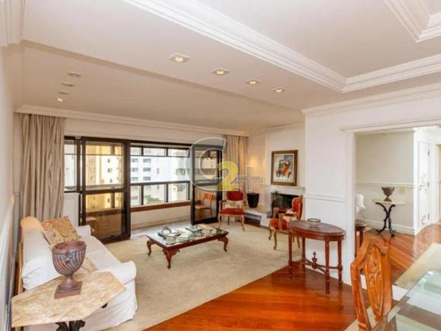 Apartamento á venda em Moema, 4 quartos, 3 suites, 2 vagas de garagem