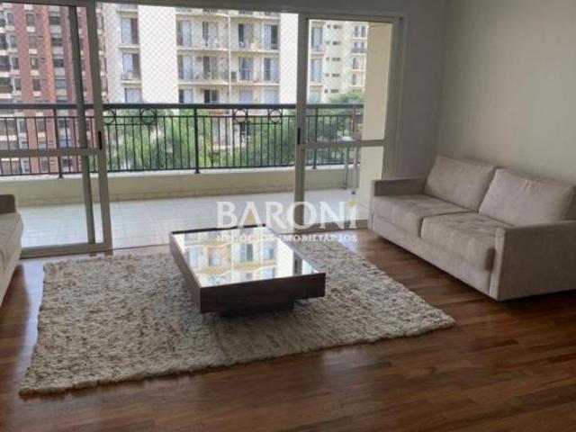 Apartamento à venda em Moema