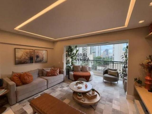 Apartamento à venda em Moema