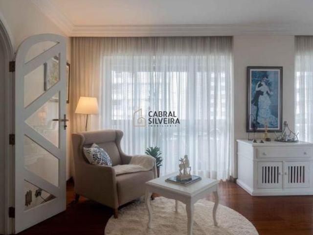 Apartamento à venda em Moema