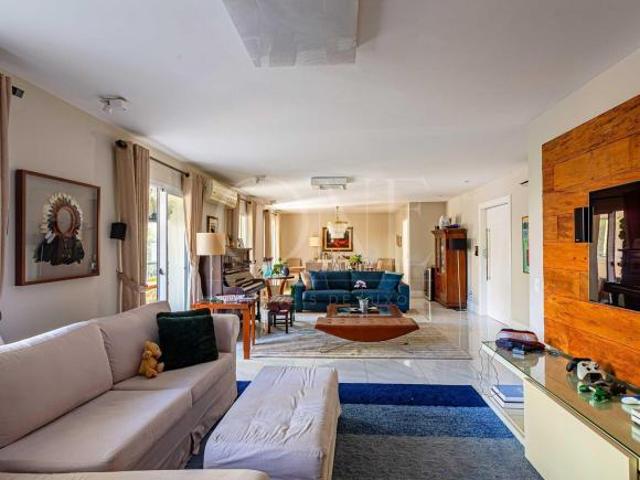 Apartamento à venda em Moema
