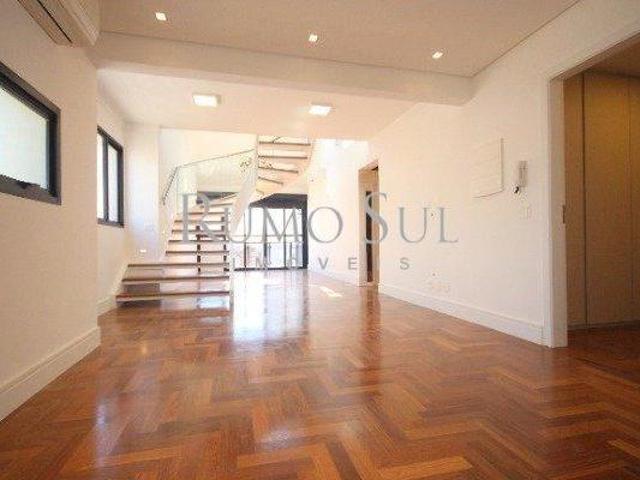 Apartamento à venda em Moema