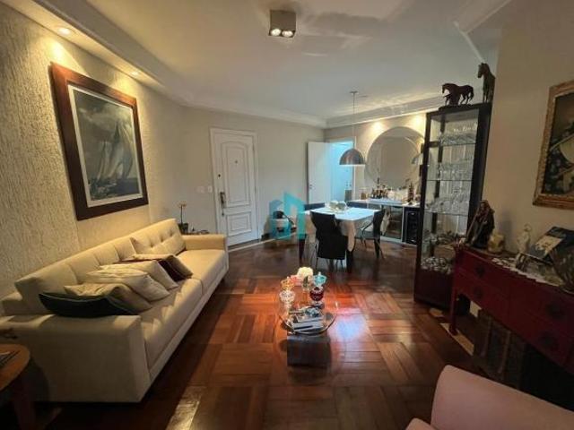 Apartamento à venda em Moema