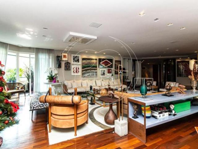 APARTAMENTO À VENDA EM MOEMA