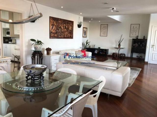 Apartamento à venda em Moema