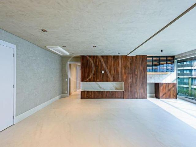 Apartamento à venda em Moema
