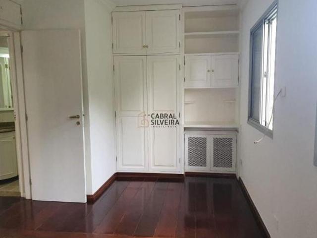 Apartamento à venda em Moema