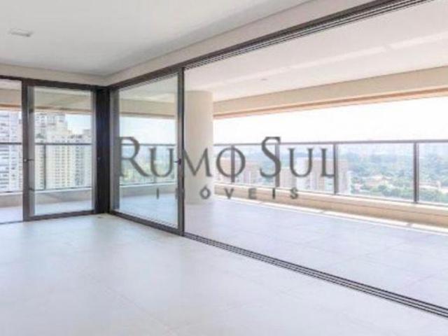 Apartamento à venda em Moema