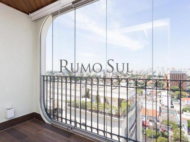 Apartamento à venda em Moema