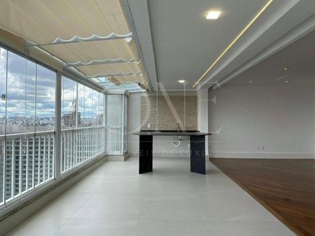 Apartamento à venda em Moema