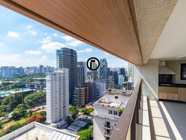 Apartamento à venda em Moema