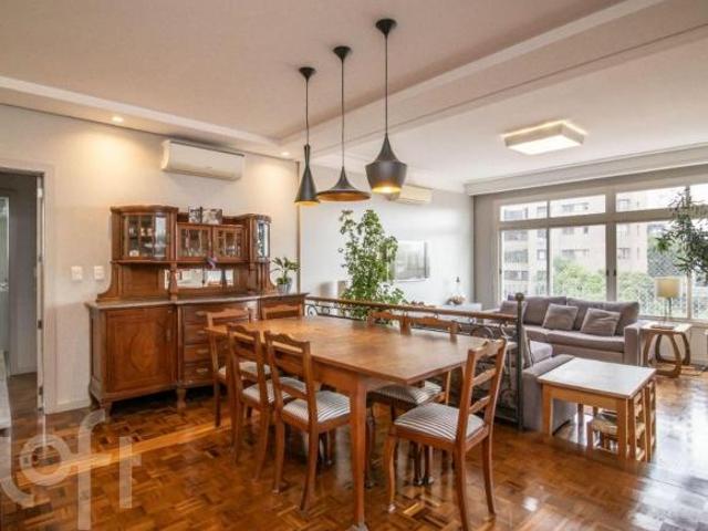 Apartamento à venda em Moinhos de Vento com 188 m², 3 quartos, 1 suíte, 2 vagas