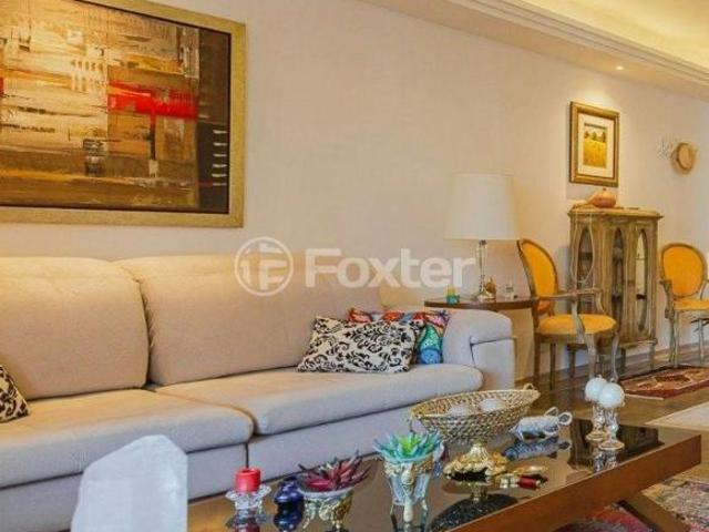 Apartamento à venda em Moinhos de Vento com 121 m², 3 quartos, 1 suíte, 2 vagas