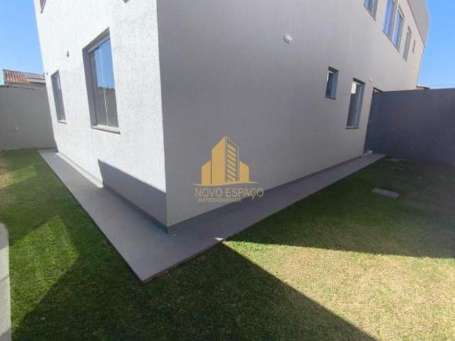Apartamento de Alto Padrão com Área Privativa em U e Entrada Individual Nacional