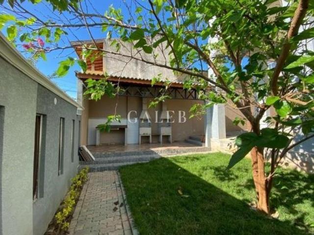 Apartamento à venda em Atibaia SP, Jardim Alvinópolis: 2 quartos, 1 suíte com sacada, 2 banheiros