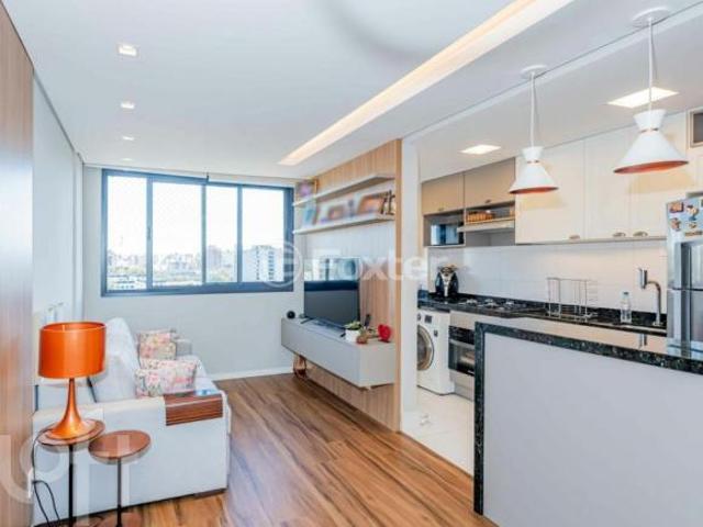 Apartamento à venda em Azenha com 57 m², 2 quartos, 1 suíte, 1 vaga