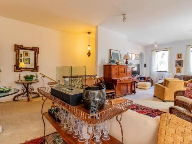 Apartamento à venda em Alto de Pinheiros com 300 m², 3 quartos, 4 vagas