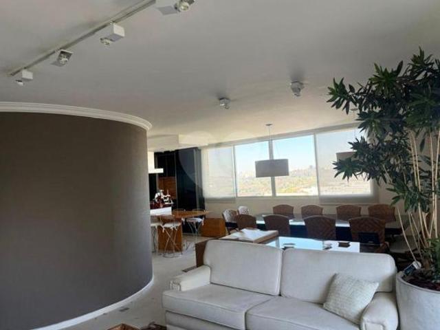 Apartamento à venda em Alto de Pinheiros