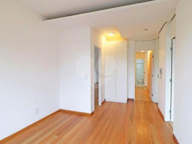 Apartamento a venda em Alto de Pinheiros