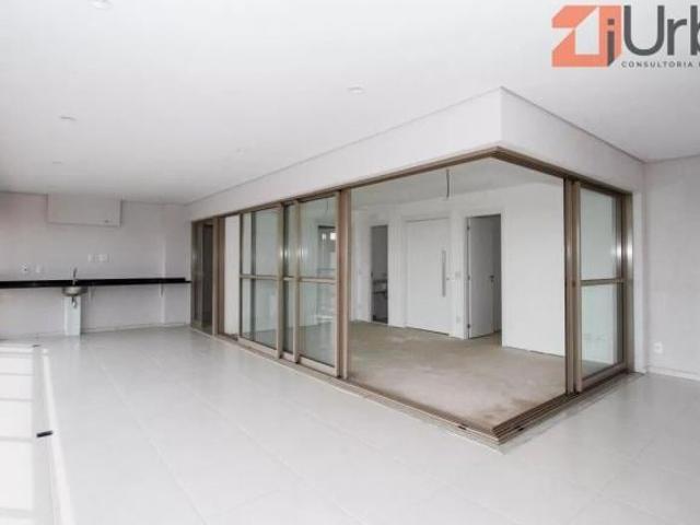 Apartamento à venda em andar alto com 144m², 3 suítes, 2 vagas na Vila Madalena à 300mts do Metrô