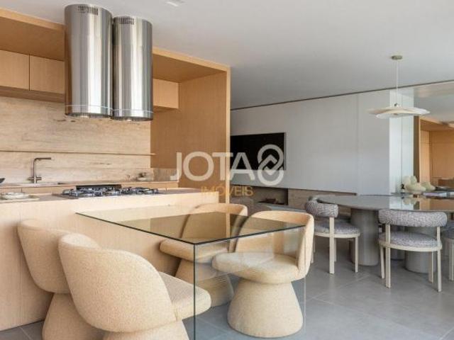 Apartamento à venda em Batel