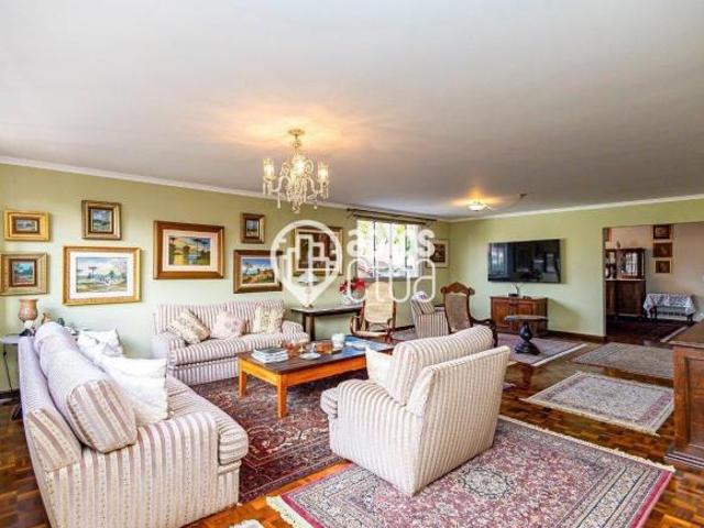 Apartamento à venda em Batel