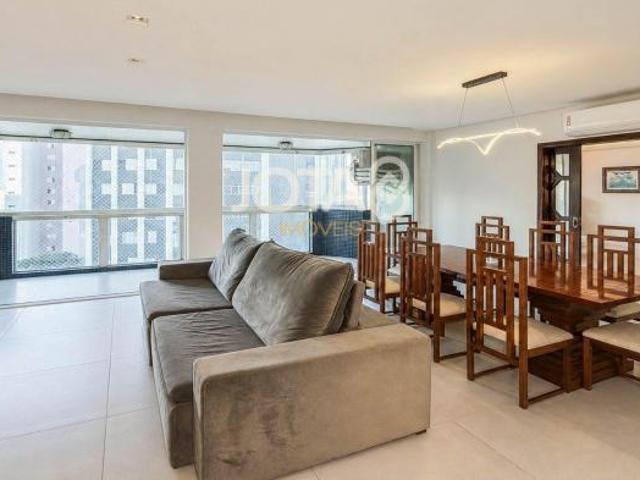 AMPLO APARTAMENTO NO BATEL COM 4 QUARTOS E 3 VAGAS