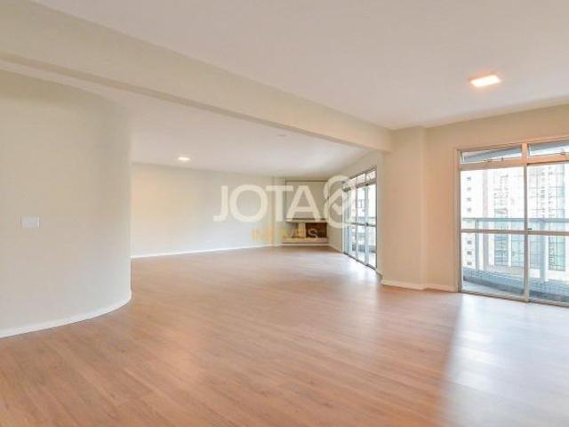 Apartamento à venda em Batel