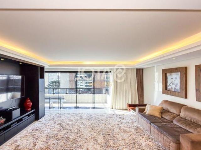 Apartamento à venda em Batel