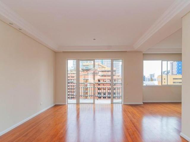 Apartamento à venda em Batel
