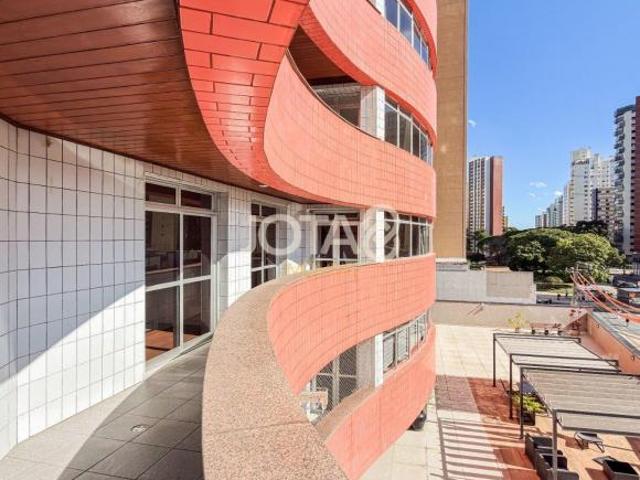 Apartamento à venda em Batel