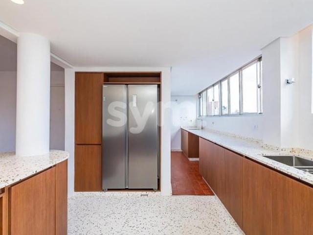 Apartamento à venda em Batel