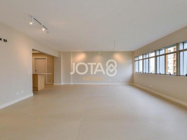 Apartamento à venda em Batel