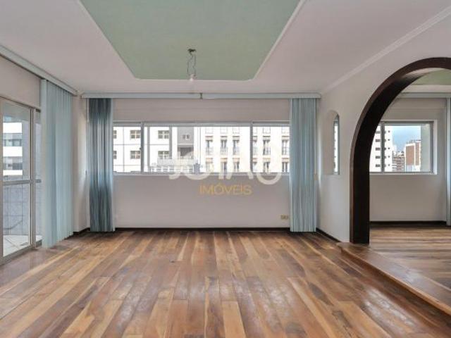 Apartamento à venda em Batel