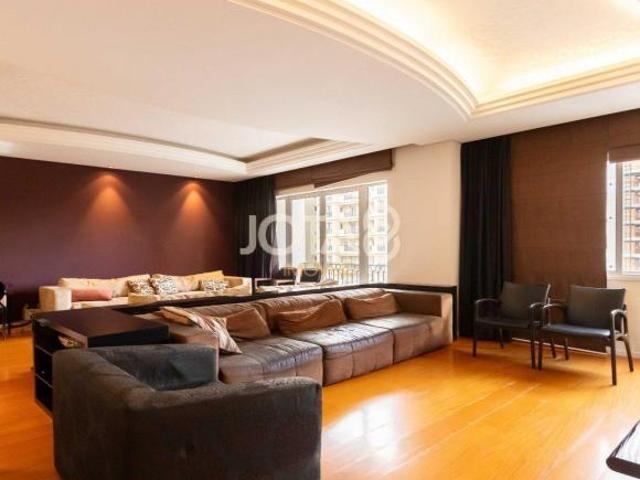 Apartamento à venda em Batel