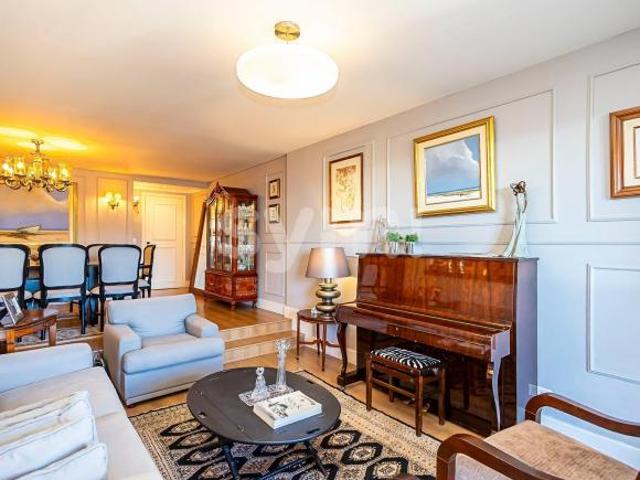 Apartamento à venda em Batel