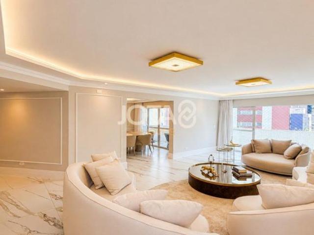 Apartamento à venda em Batel