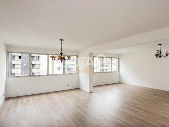 Apartamento à venda em Batel