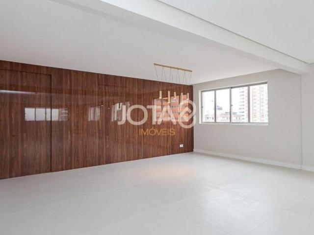 Apartamento à venda em Batel