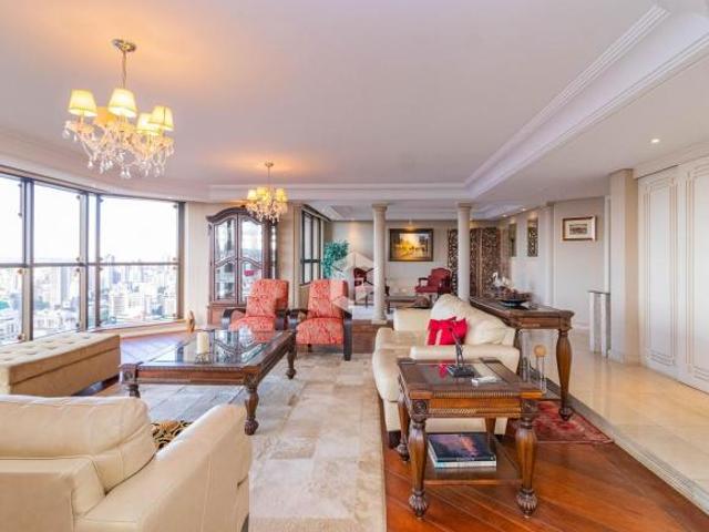 Apartamento à venda em Batel