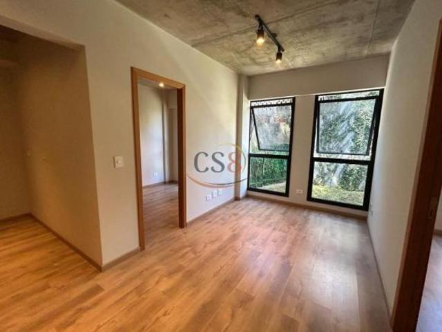 Apartamento à venda em Curitiba PR, no bairro São Francisco: 2 quartos, 1 banheiro, 1 vaga de garage
