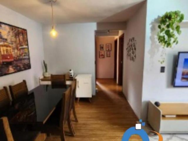 Apartamento à venda em Curitiba PR, Bairro Pinheirinho: 3 quartos, 1 sala, 1 banheiro, 1 vaga de gar
