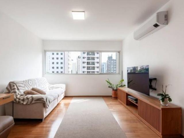Apartamento à Venda em Campo Belo: 3 Dormitórios, Suíte, Piscina e 110 m²!