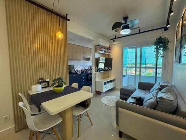 Apartamento à venda em Canoas, com 2 quartos sendo 1 suíte, banheiro social, financia e FGTS